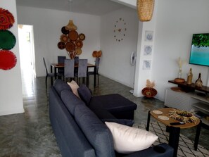 Bungalow, 2 quartos, piscina privativa, vista para o jardim | Sala de estar