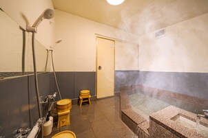 Vila conforto | Banheiro | Banheira e chuveiro separados, produtos de toalete grátis