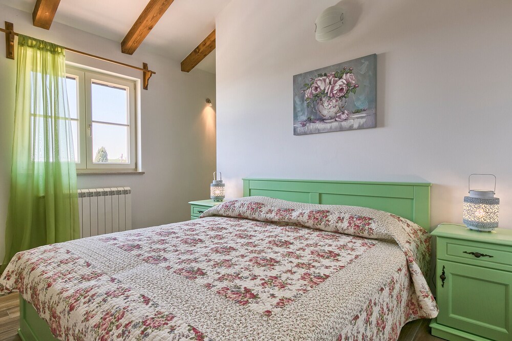 Villa Loverka near Pula only 3 km from the beach with sea view ...