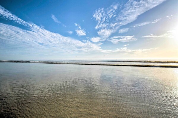 Breezy Daytona Beach Studio W/ Balcony & Views! - Port Orange, FL