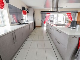 Lava-louças, talheres/pratos/utensílios de cozinha