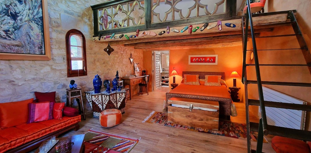 Love Room,discrétion , Luxe ,Calme,volupté De L'orient,jacuzzi Dans Le Jardin - Alès