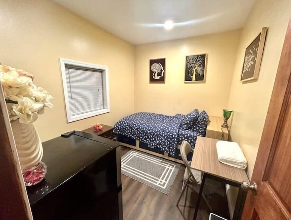 Adorable 1 Bedroom Mins Away To Nyc In Teaneck - Westchester County, NY