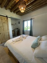 Quarto Duplo Comfort | Roupa de alta qualidade, edredões de penas, cortinas/cortinados opacos 