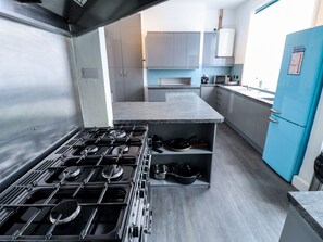 Casa de Campo | Cozinha privada | Um frigorífico, uma máquina de lavar louça, uma chaleira elétrica