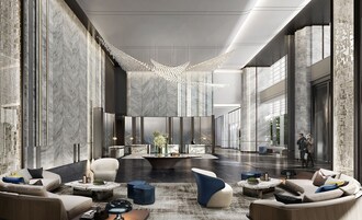 Um hall moderno com paredes de mármore, um balcão de recepção central e áreas de estar.
