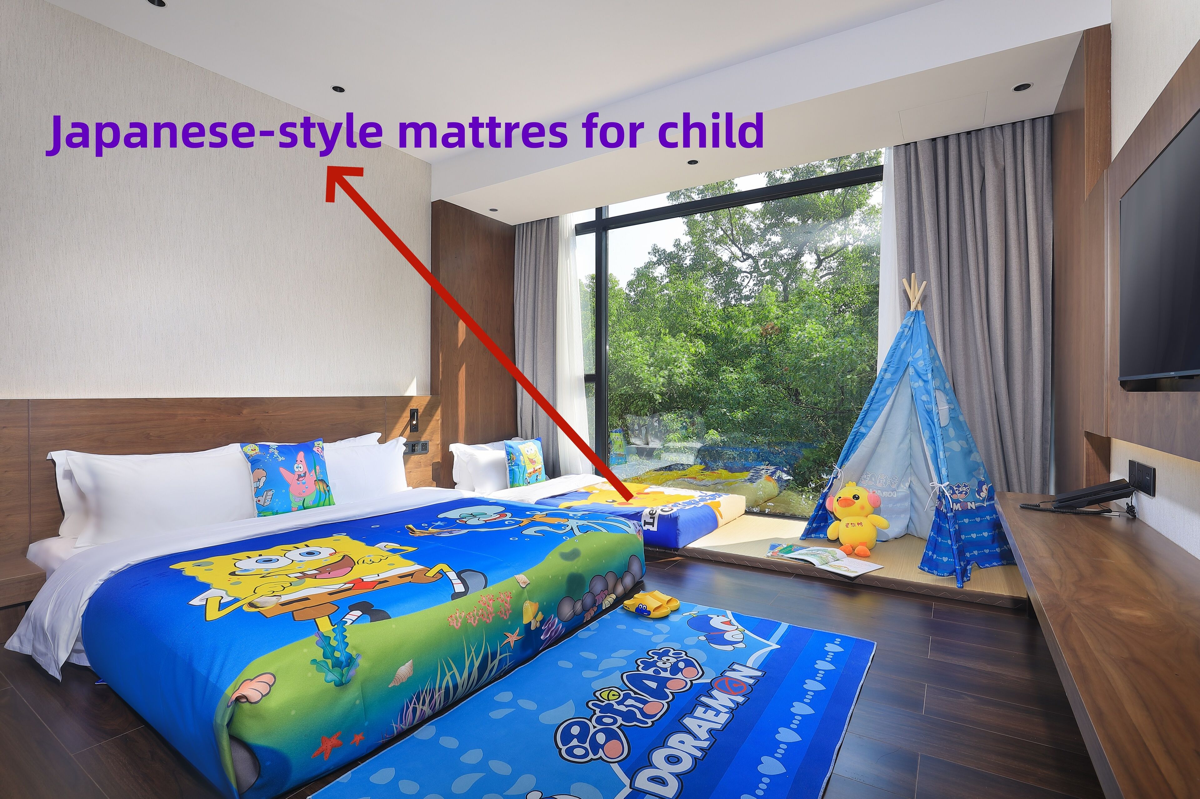 Quarto Triplo Familiar | Roupa de alta qualidade, minibar grátis, com decoração personalizada 