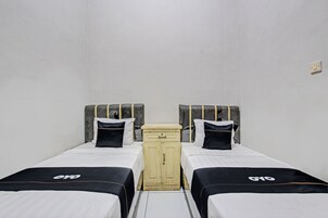 Quarto duplo standard | Wi-Fi de cortesia, roupa de cama