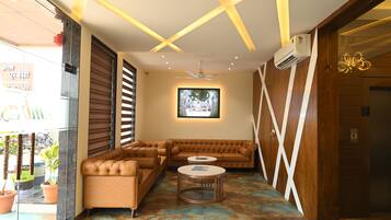 Área de estar no saguão