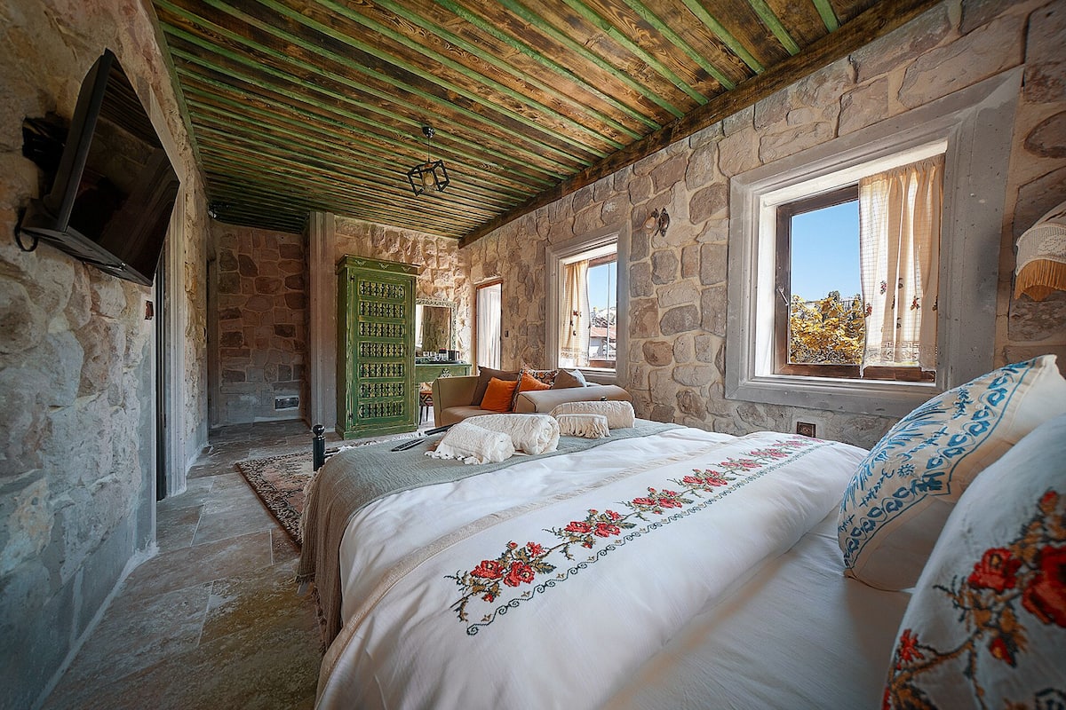 Quarto luxo, sacada | 1 quarto, roupas de cama premium, escrivaninha