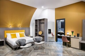 Quarto Júnior | Edredões de penas, cofre no quarto, com mobília individualizada 