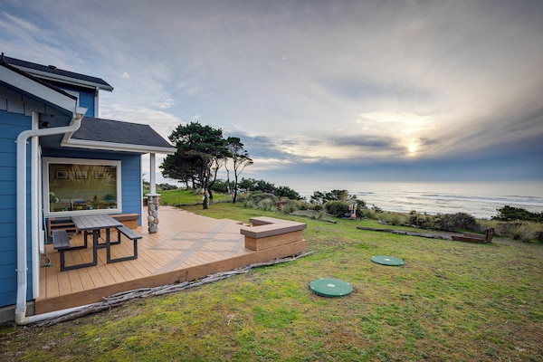 Oceanfront Home In Port Orford: The Lighthouse - Agate Beach, Port Orford