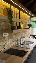 Geladeira, micro-ondas, fogão, cooktop