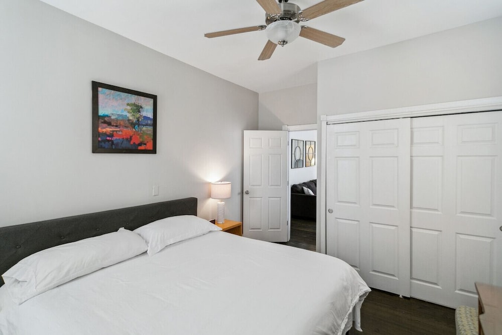 Modern Apt In Dt Libertyville Near Naval Base - Lake Forest, IL