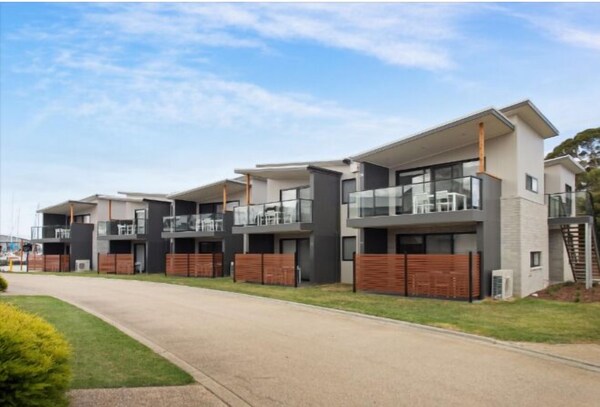 Captains Cove Luxury Apartments - 1st Floor Spa Deluxe - Paynesville