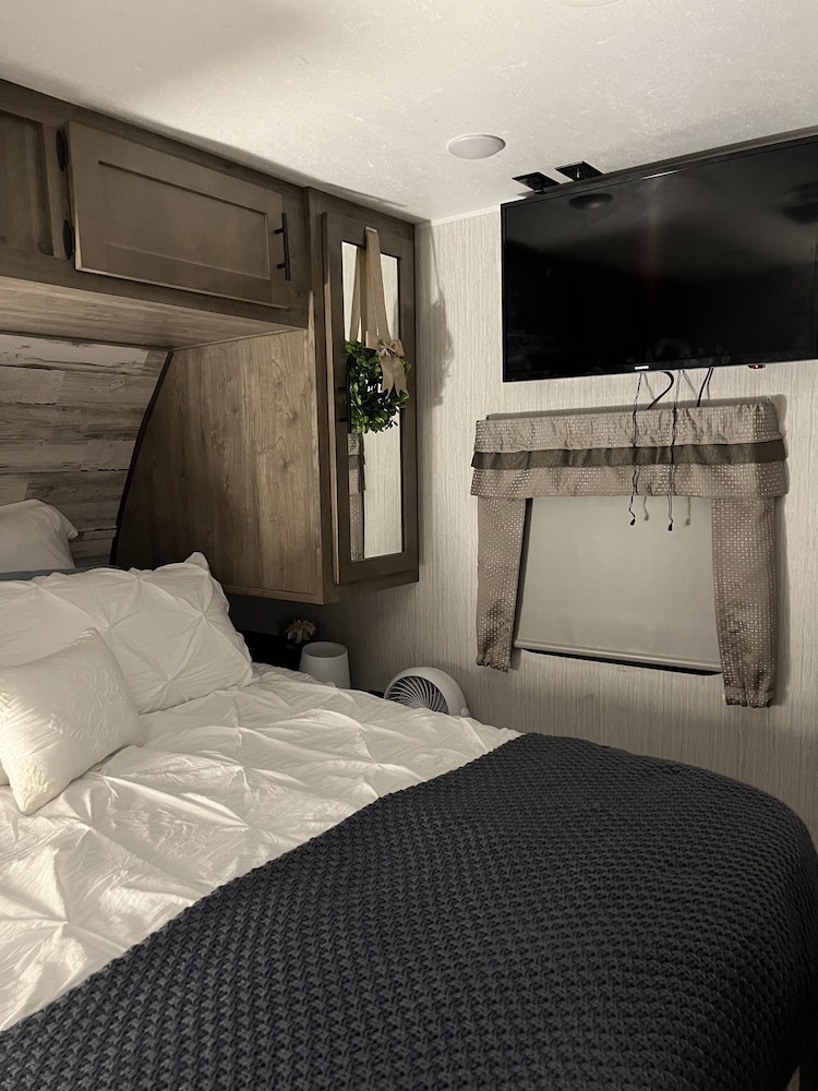 Cozy Camper In Clemson Hills. 5 Minutes From Clemson University. Pet Friendly! - 클렘슨