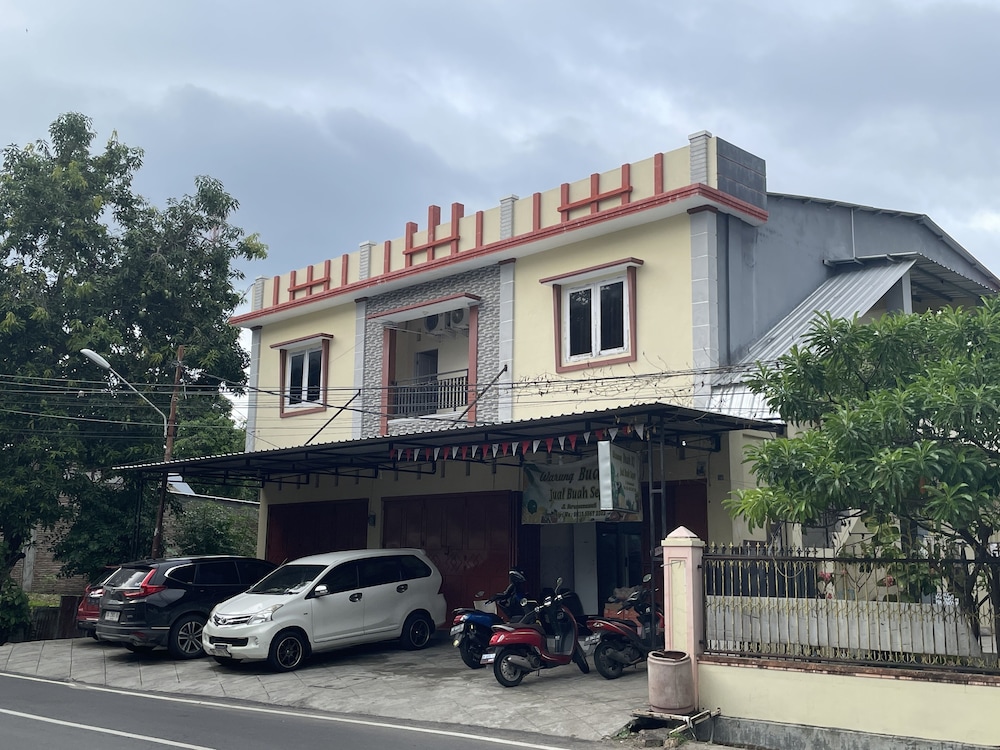 Oyo 93412 Kost Irma Syariah Near Uptd Smp Negeri 8 Parepare - Parepare