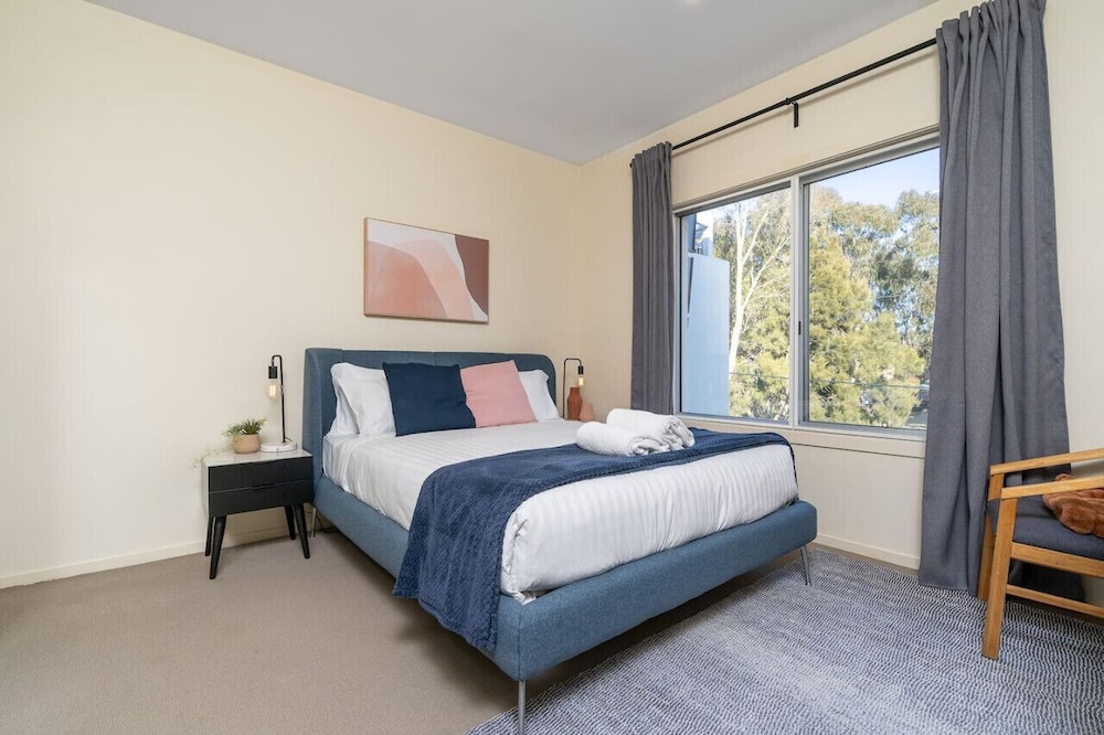 New To Vrbo: Captivating 3br/2ba Apt Close To Dickson Shopping! - Canberra