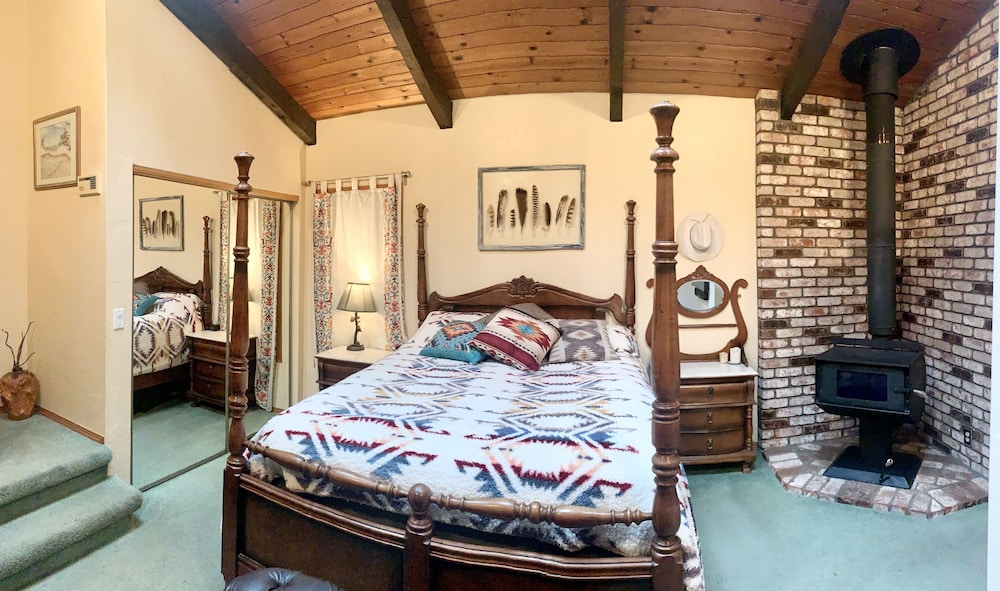 Large House Up In The Redwoods Perfect For Large Families. Pet Friendly. - Fortuna, CA