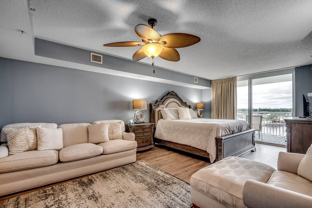 New! Stunning 8th Floor Intracoastal View Condo At Barefoot Resort, $300 Free Activities Daily - North Myrtle Beach, SC