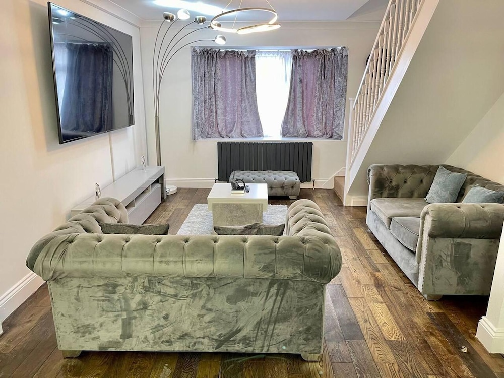 Beautiful 4-bed House In Billericay - Essex