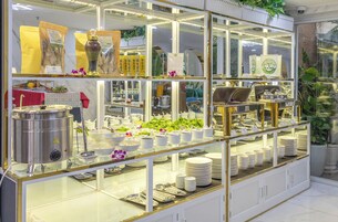 Café da manhã com buffet grátis todos os dias
