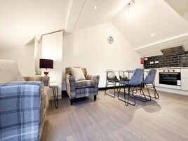 Apartamento, casa de banho privativa (Apartment 5 ) | Sala de estar