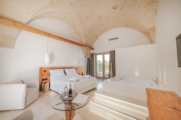 Suite Queen Con Vasca Idromassaggio | Lençóis italianos Frette, roupas de cama premium