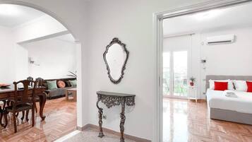 Apartamento | 2 quartos, escrivaninha
