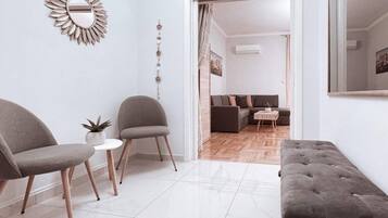 Apartamento | 2 quartos, secretária