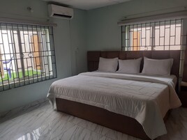 Quarto casal executivo | Individualmente decorados, individualmente mobiliados, escrivaninha