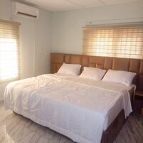 Quarto casal executivo | Individualmente decorados, individualmente mobiliados, escrivaninha