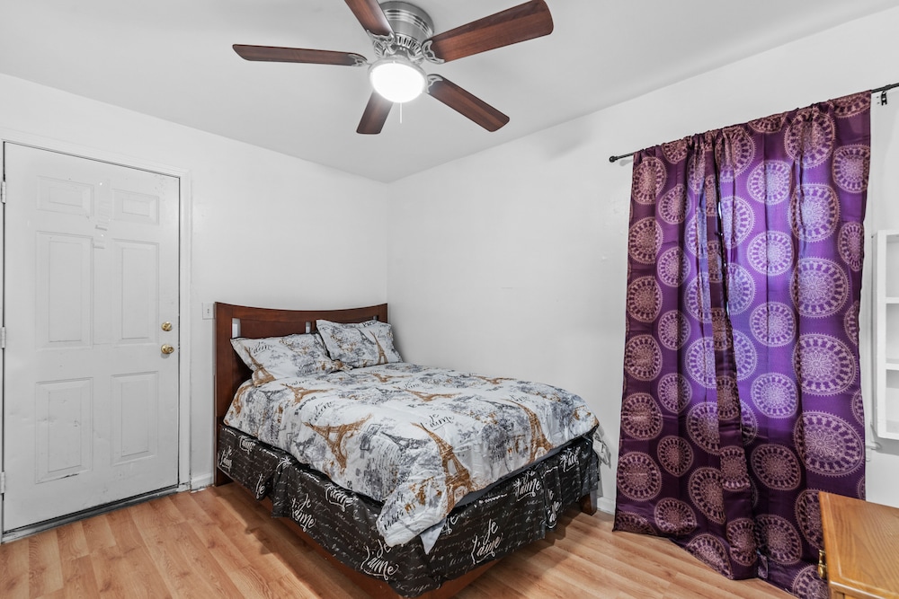 Spacious Home Newly Renovated Ideal For Long-time Stays - Dearborn, MI