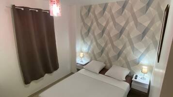 Quarto | 9 quartos, escrivaninha, cortinas blackout, quartos à prova de som