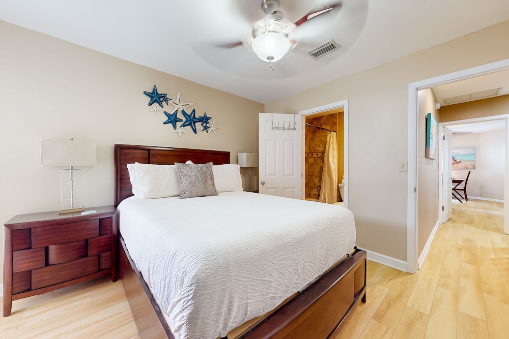 Beachfront Townhome With Pool & Balcony - Near Attractions - Gulf Shores, AL