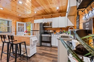 Cabana família | Cozinha privada | Geladeira, micro-ondas, fogão, cooktop