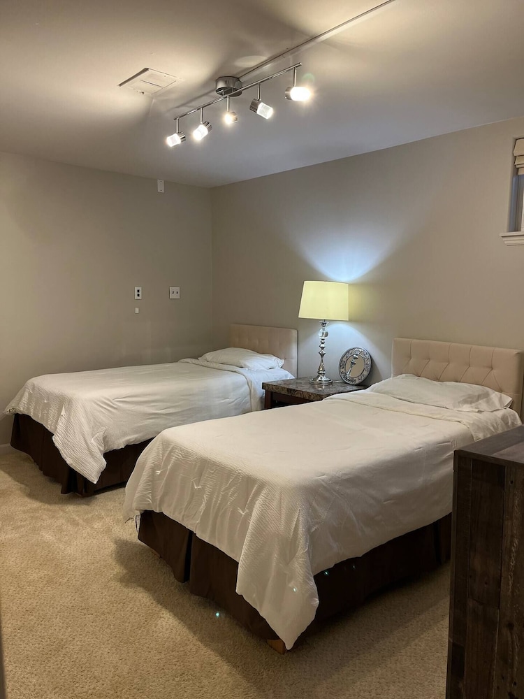 Entire Walkout Basement Near Shopping And Dining - Westminster, CO