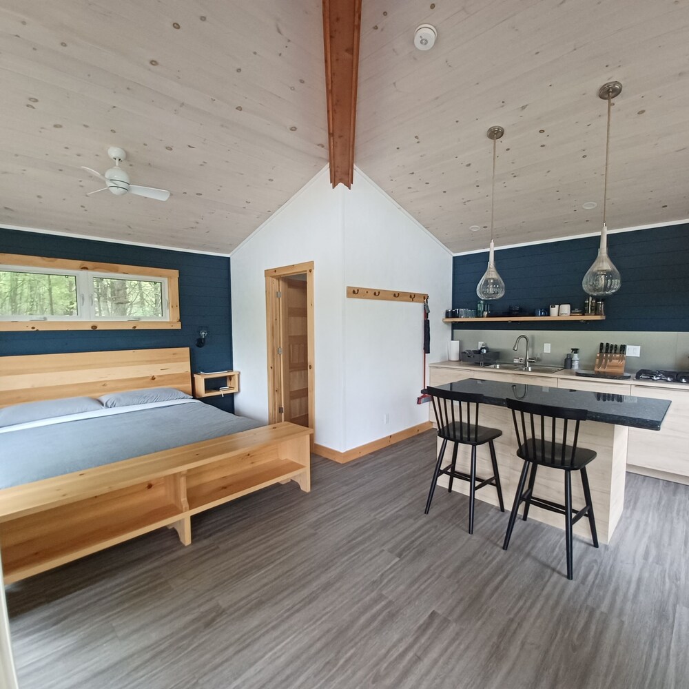 Pine Brae Eco-Resort: Off-grid cabin with lake access & private hiking trails - Tay Valley | Vrbo