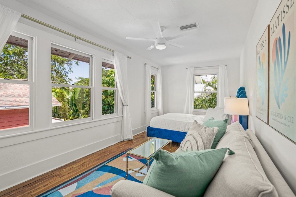 Julia Place-walk Downtown From Old Florida Glam! - Sarasota, FL