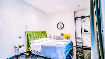 Quarto | Roupas de cama premium, edredons de pluma, cortinas blackout