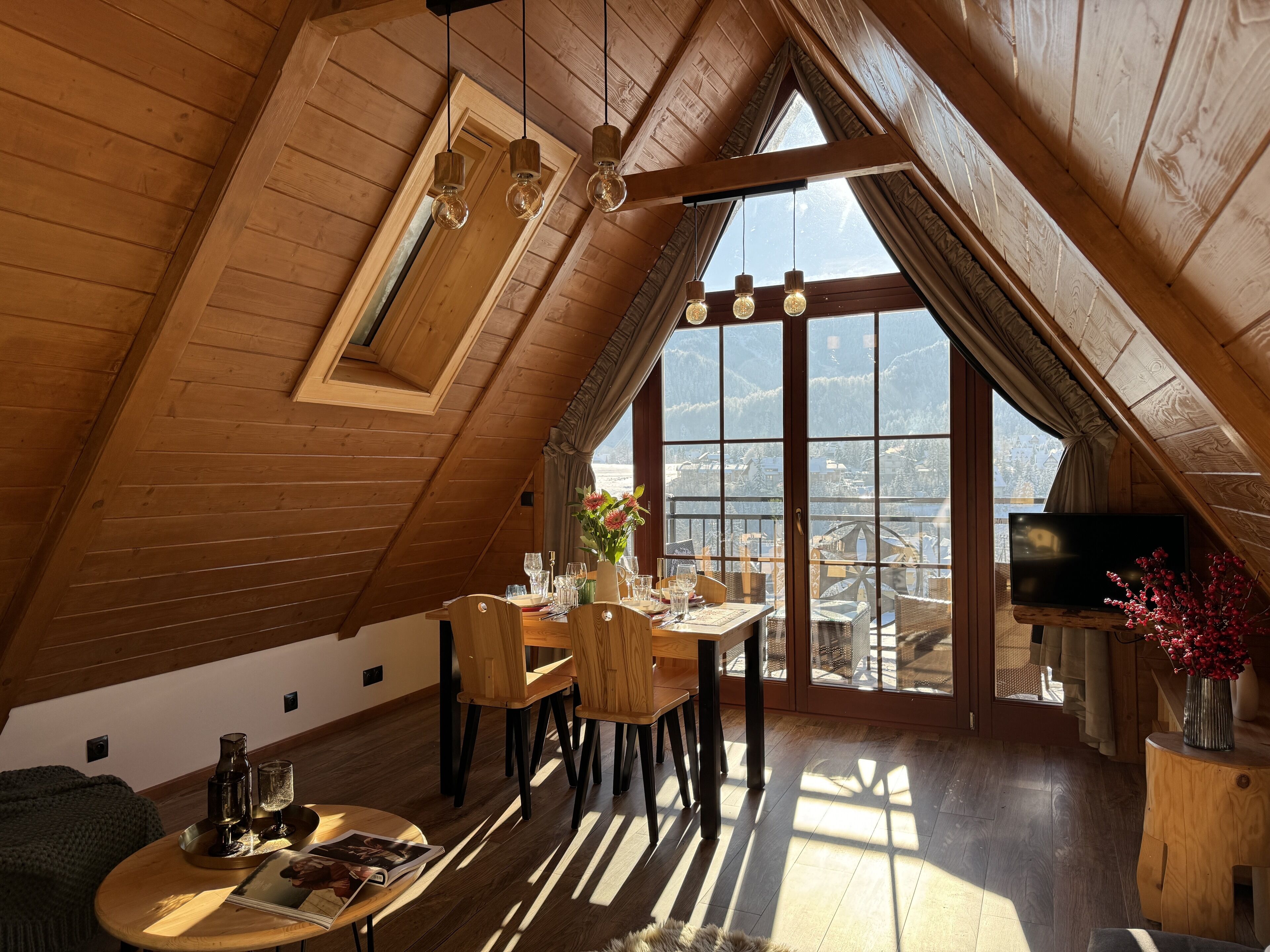 Highlander by Loft Affair, Koscielisko: Reviews & Hotel Deals | Book at ...