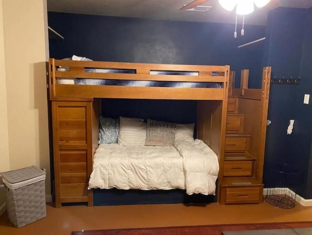The Bunkhouse- 2 Bedroom Guest Suite - Greenville, TX