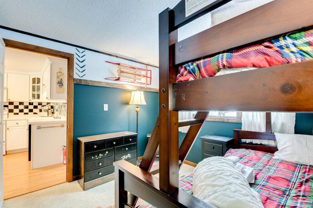 Pet-friendly Home W/ Deck: 4 Mi To Jay Peak Resort - Vermont