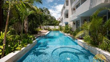 2 piscinas exteriores