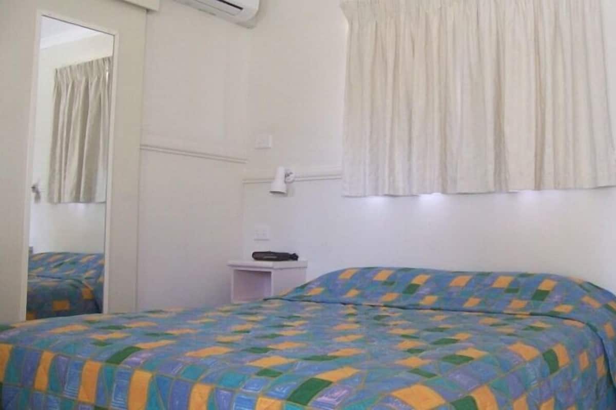 Quarto Duplo Deluxe | Secretária, secretária adequada para computadores portáteis 