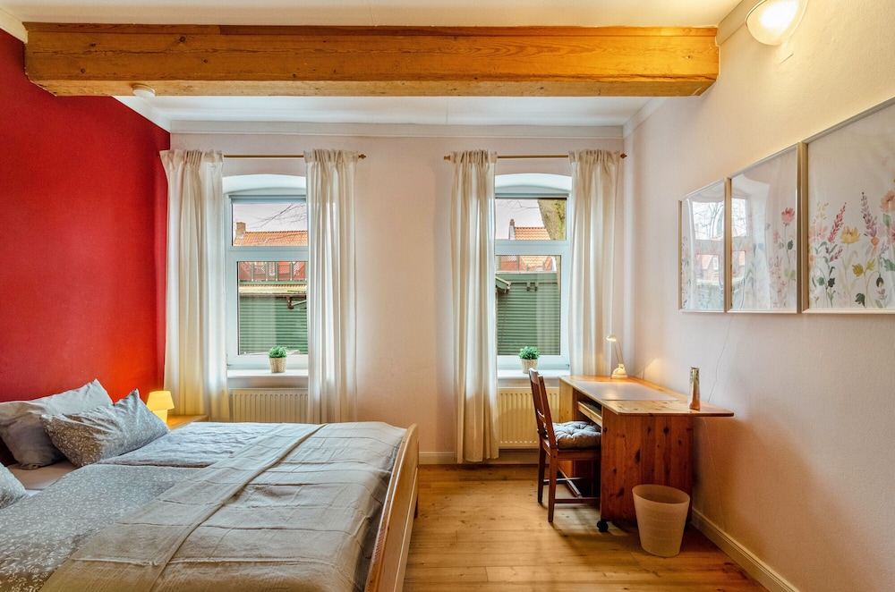 Ferienwohnung 'Gulfhof Oldersum Erdgeschoss' Mit Gemeinschaftsterrasse, Gemeinschaftsgarten Und Wlan - Moormerland
