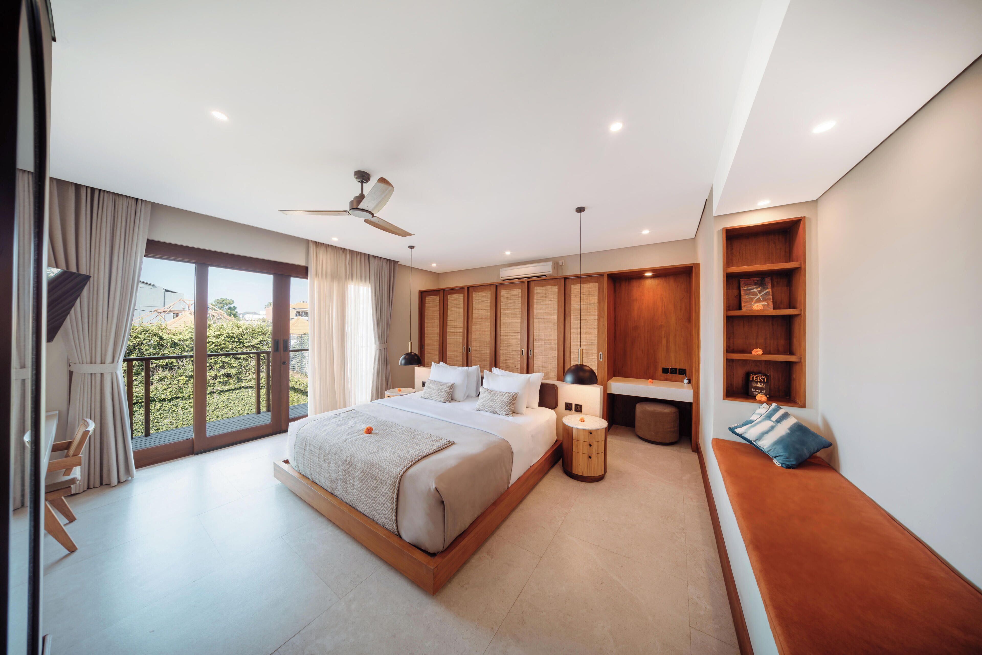 Three Bedroom Villa With Private Pool | Roupas de cama premium, frigobar, cofres nos quartos, escrivaninha