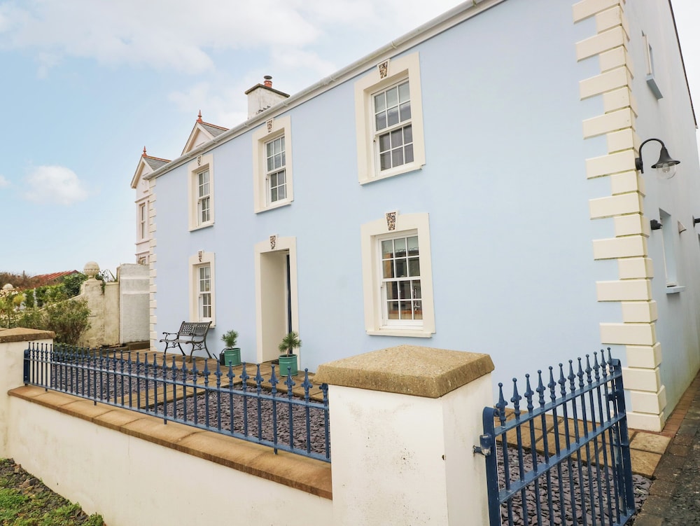 The Old Boathouse - Trefin