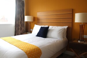 Apartamento clássico | Escrivaninha, Wi-Fi de cortesia, roupa de cama