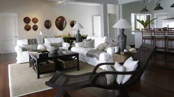 Villa, 2 quartos | Sala | Smart TV